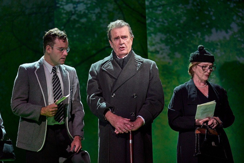 A Voyage Round My Father – Richmond Theatre, London - The Reviews Hub